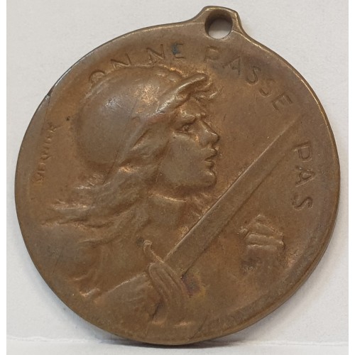 FRANCE 1916 . WWI BATTLE OF VERDUN MEDAL