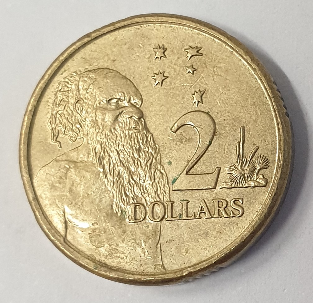AUSTRALIA 2016 . TWO DOLLARS COIN . ERROR . SLIGHTLY OFF CENTRE MIS-STRIKE