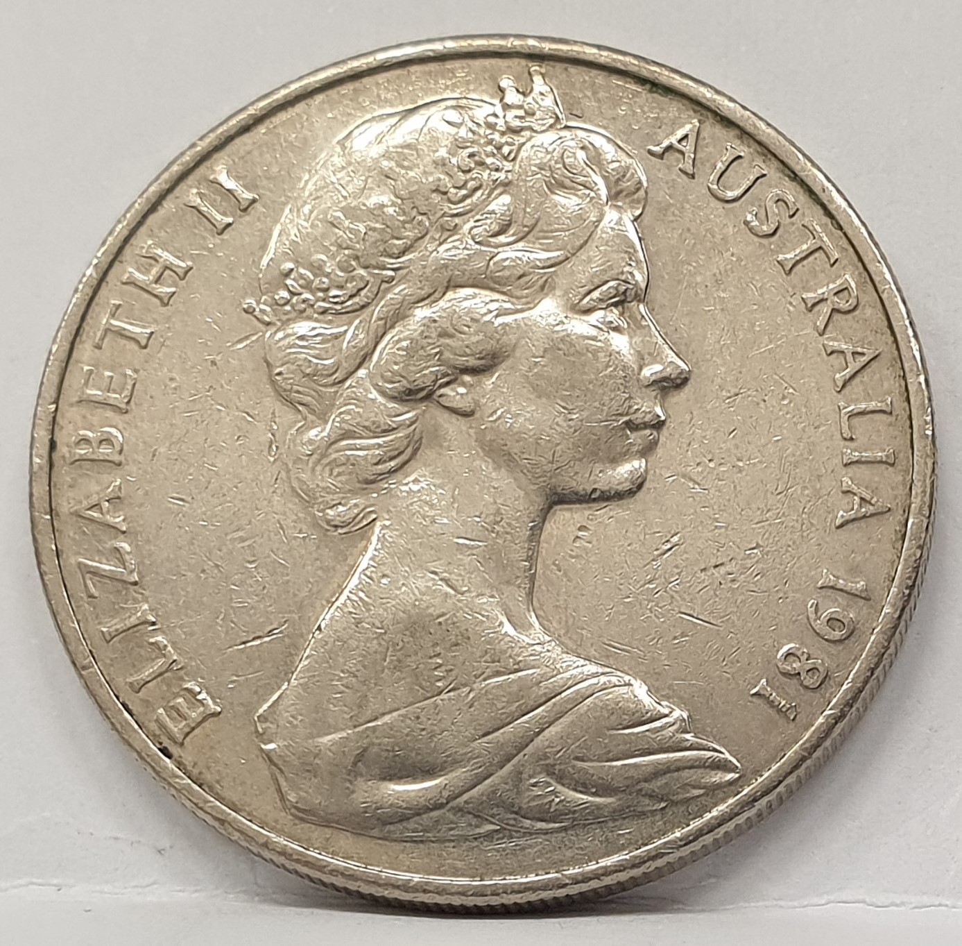 AUSTRALIA 1981 . TWENTY CENTS COIN . VARIETY . 3 1/2 CLAW WITH BAG MARKS