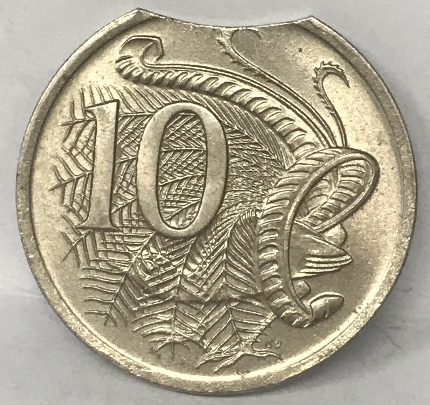 AUSTRALIA 1974 . TEN CENTS COIN . RARE ERROR . BITTEN CLIPPED EDGE