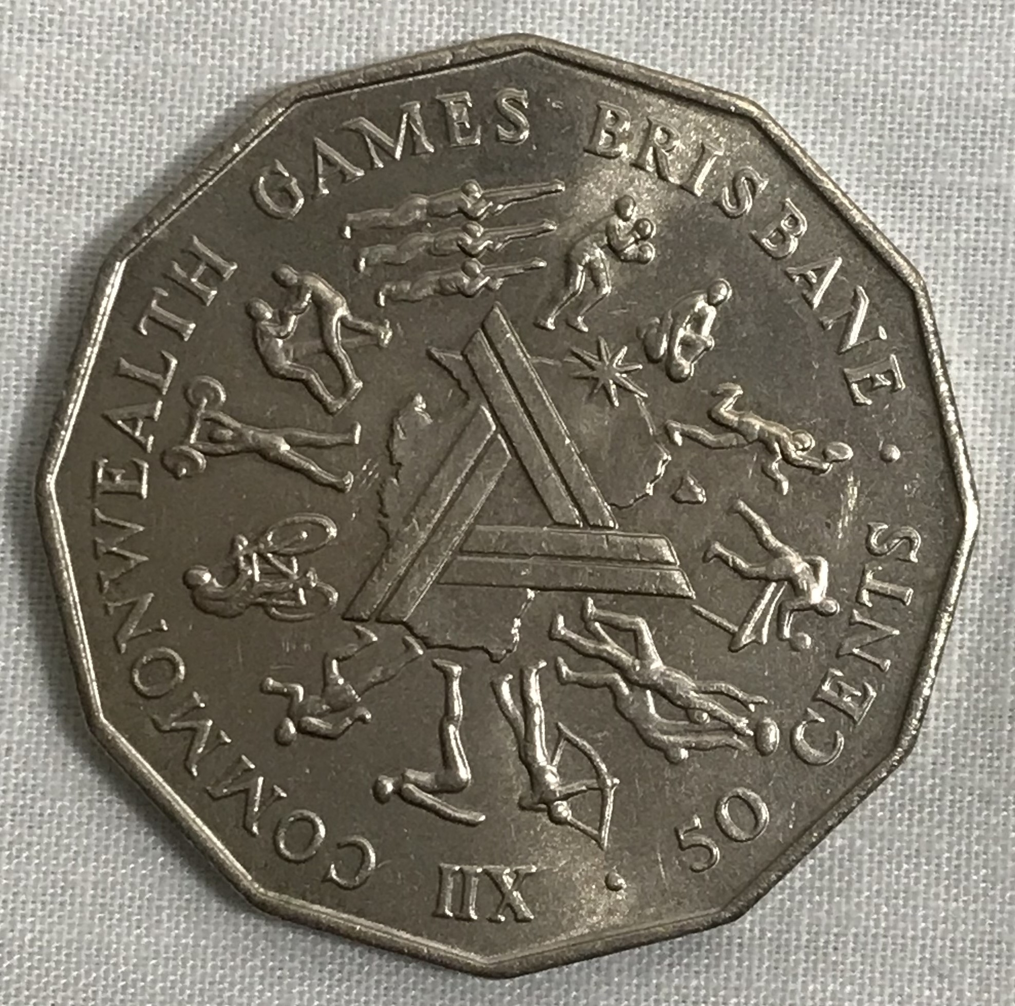 AUSTRALIA 1982 ... FIFTY CENTS COIN ... XII COMMONWEALTH GAMES BRISBANE