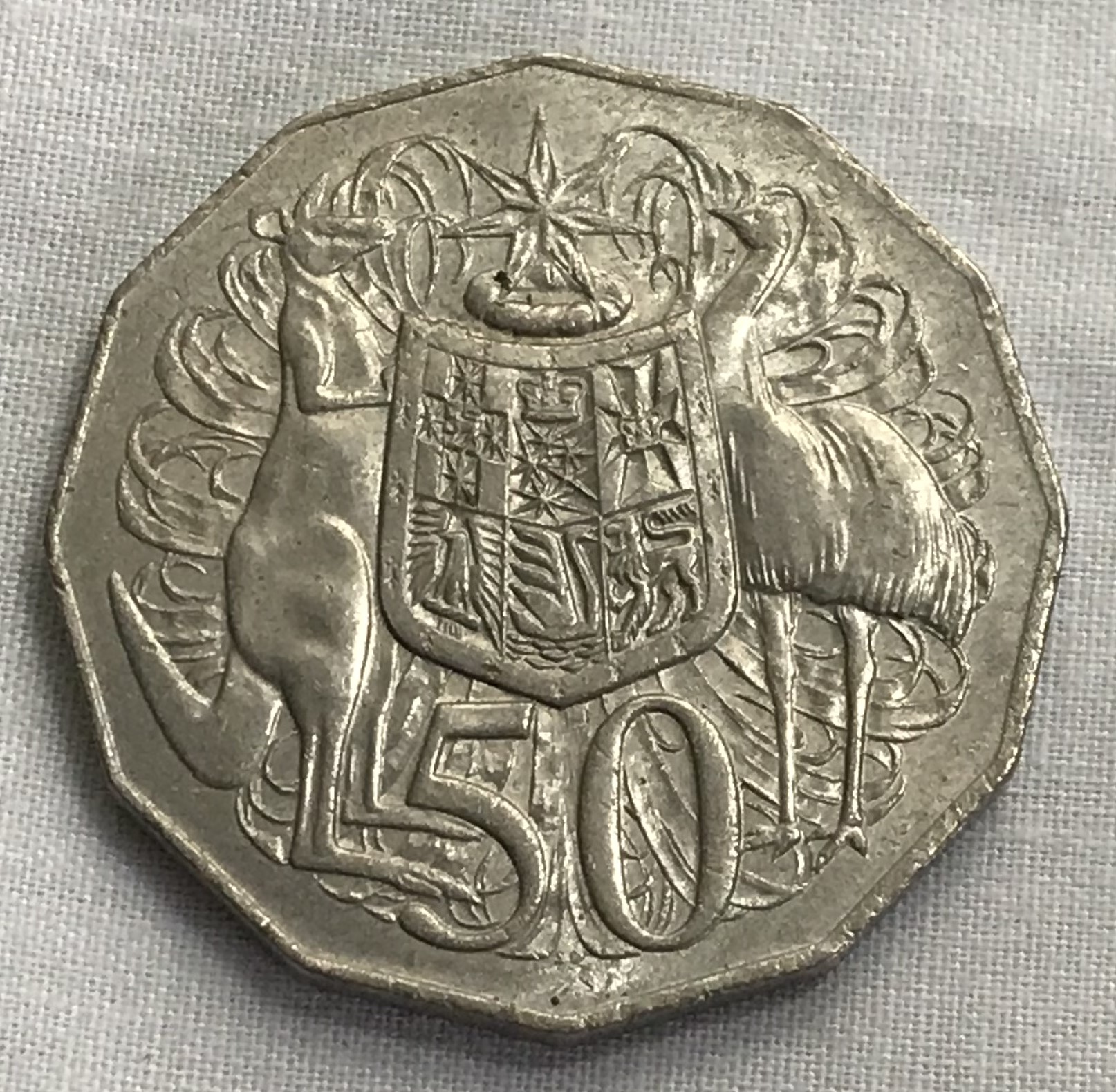 AUSTRALIA 1973 ... FIFTY CENTS COIN ... COAT OF ARMS