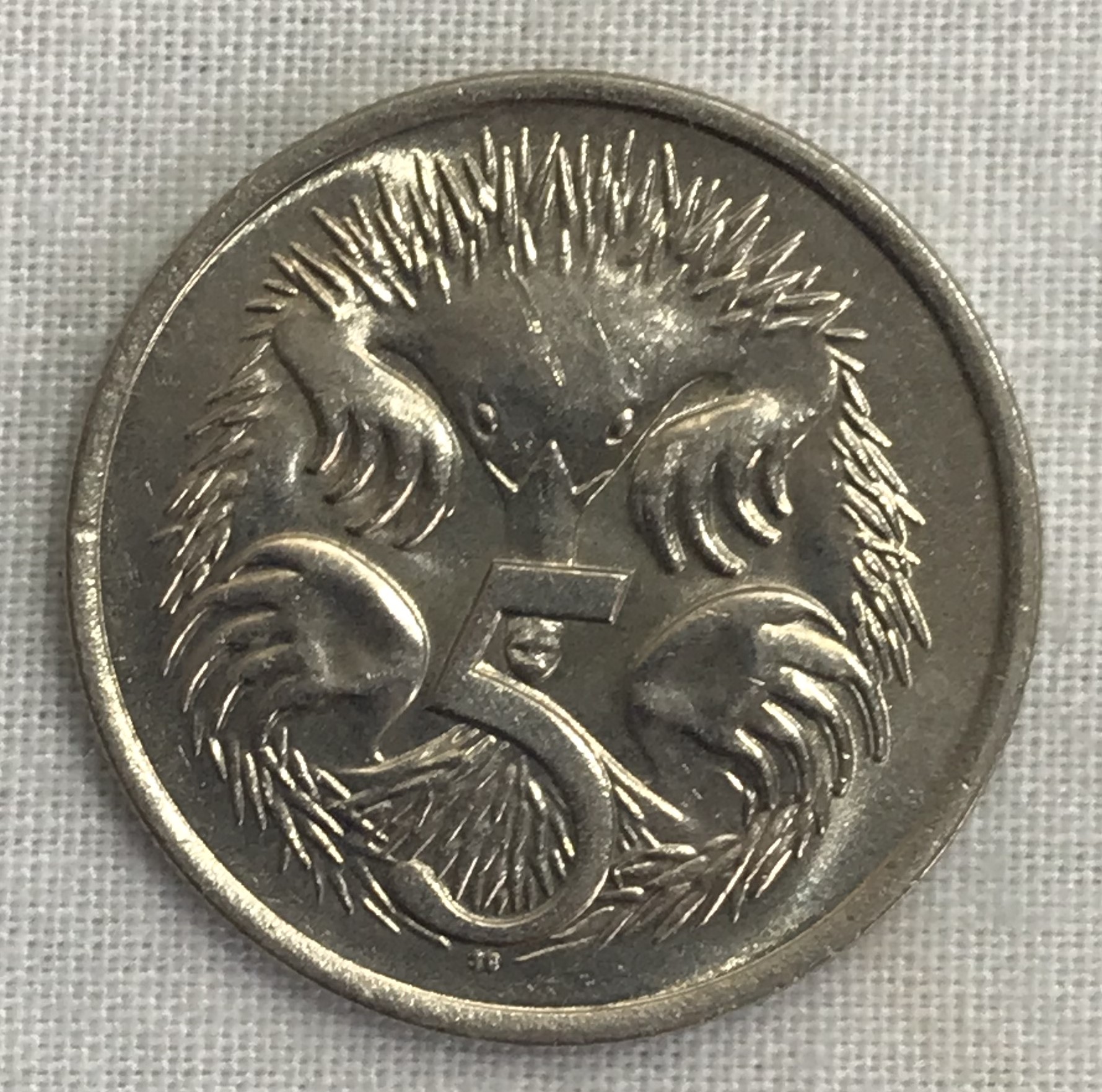 AUSTRALIA 1982 ... FIVE CENTS COIN ... ECHIDNA