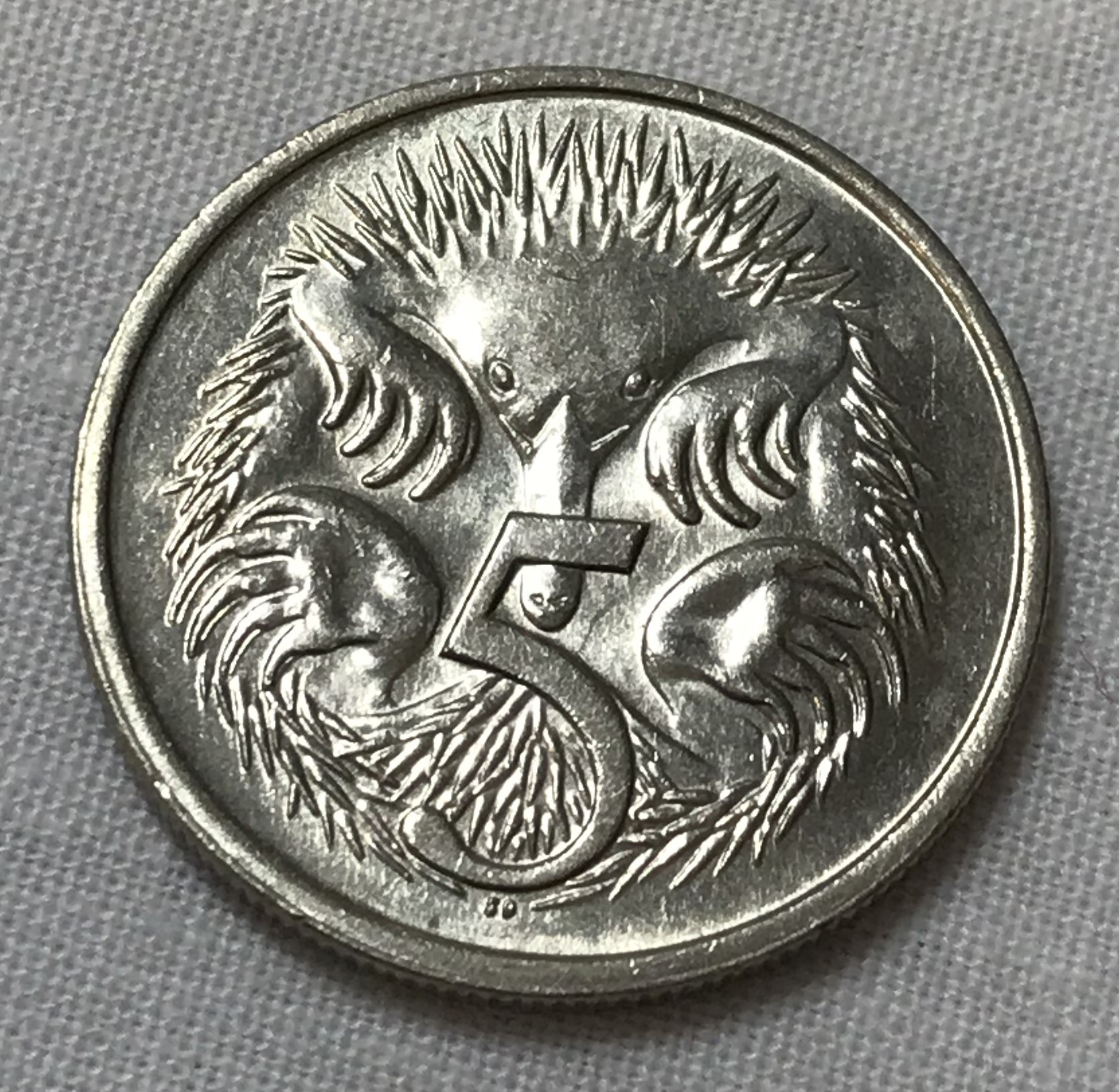 AUSTRALIA 1983 ... FIVE CENTS COIN ... ECHIDNA