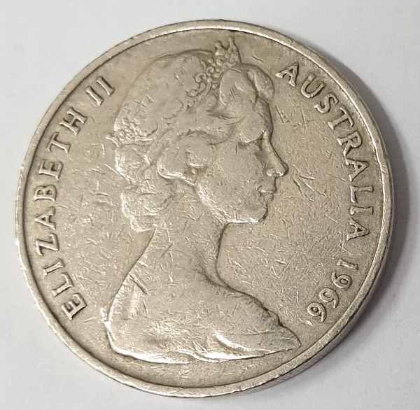 AUSTRALIA 1966 . TWENTY CENTS COIN . RARE ERROR VARIETY . WAVY